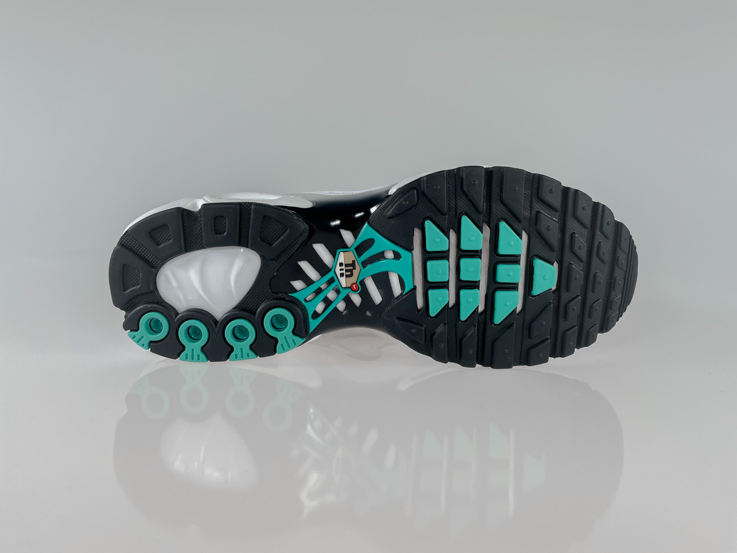 Nike Air Max Plus Hyper Jade | BCK.ONE